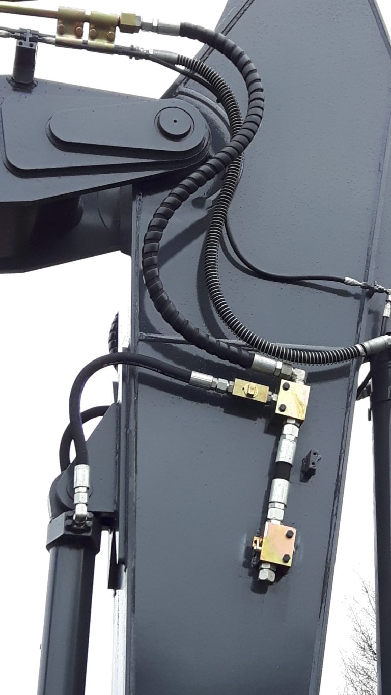 Hydraulics installation - Excavators and Wheel Loader Attachments